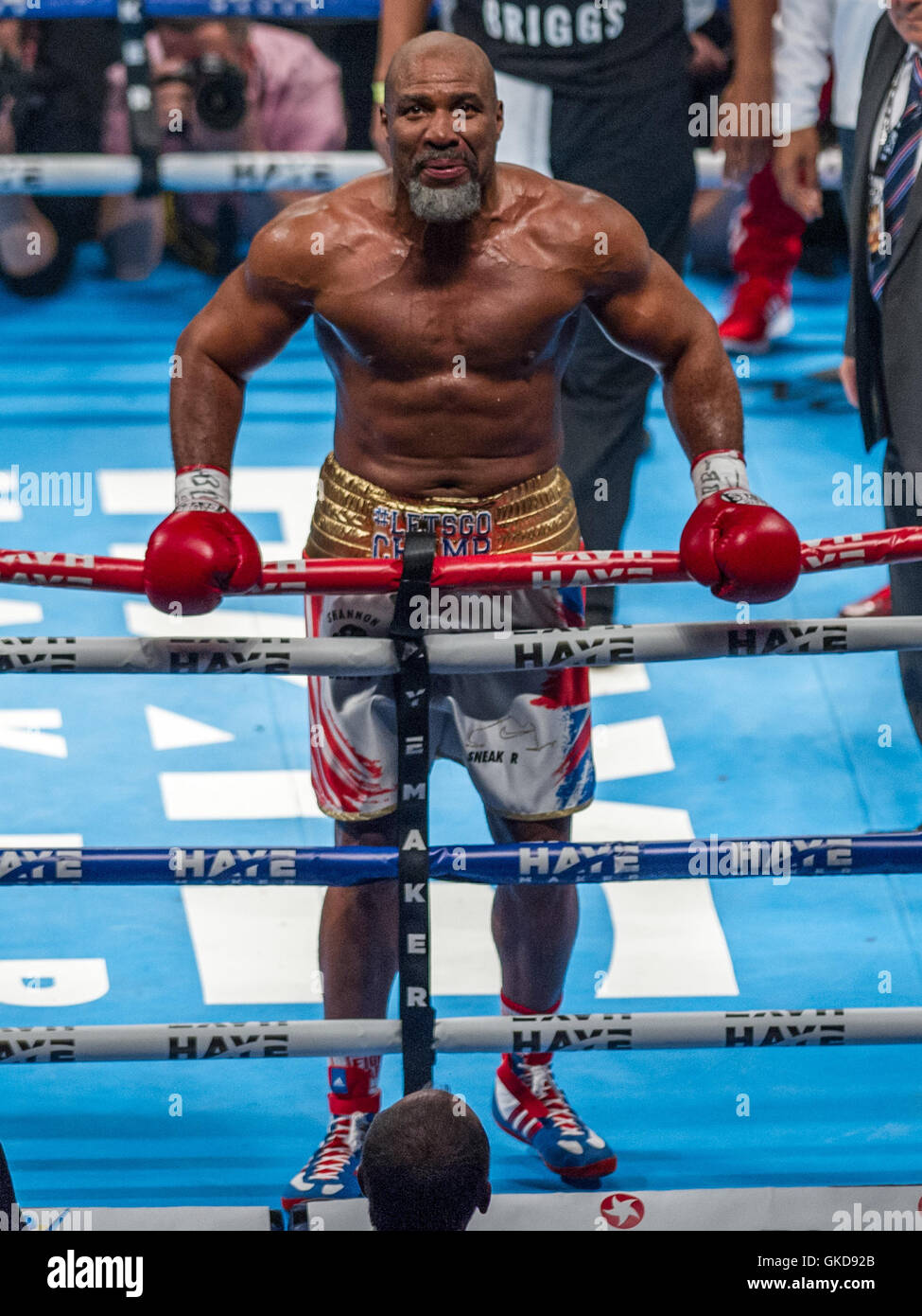 Shannon Briggs knocks out Emilio Ezequiel Zarate in 140 seconds during ...