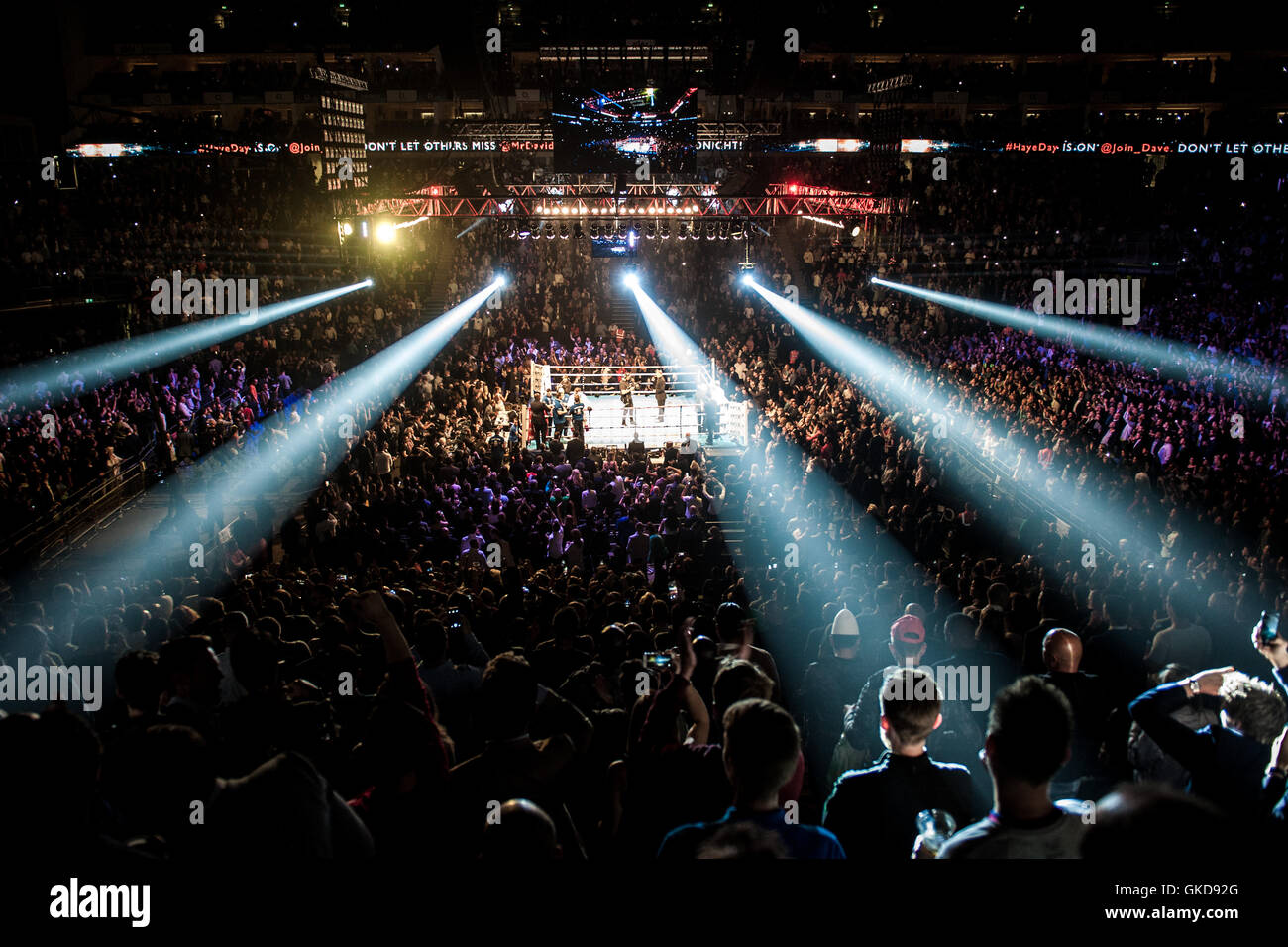 Thousands watch the David Haye and Arnold Gjerjaj heavyweight boxing ...
