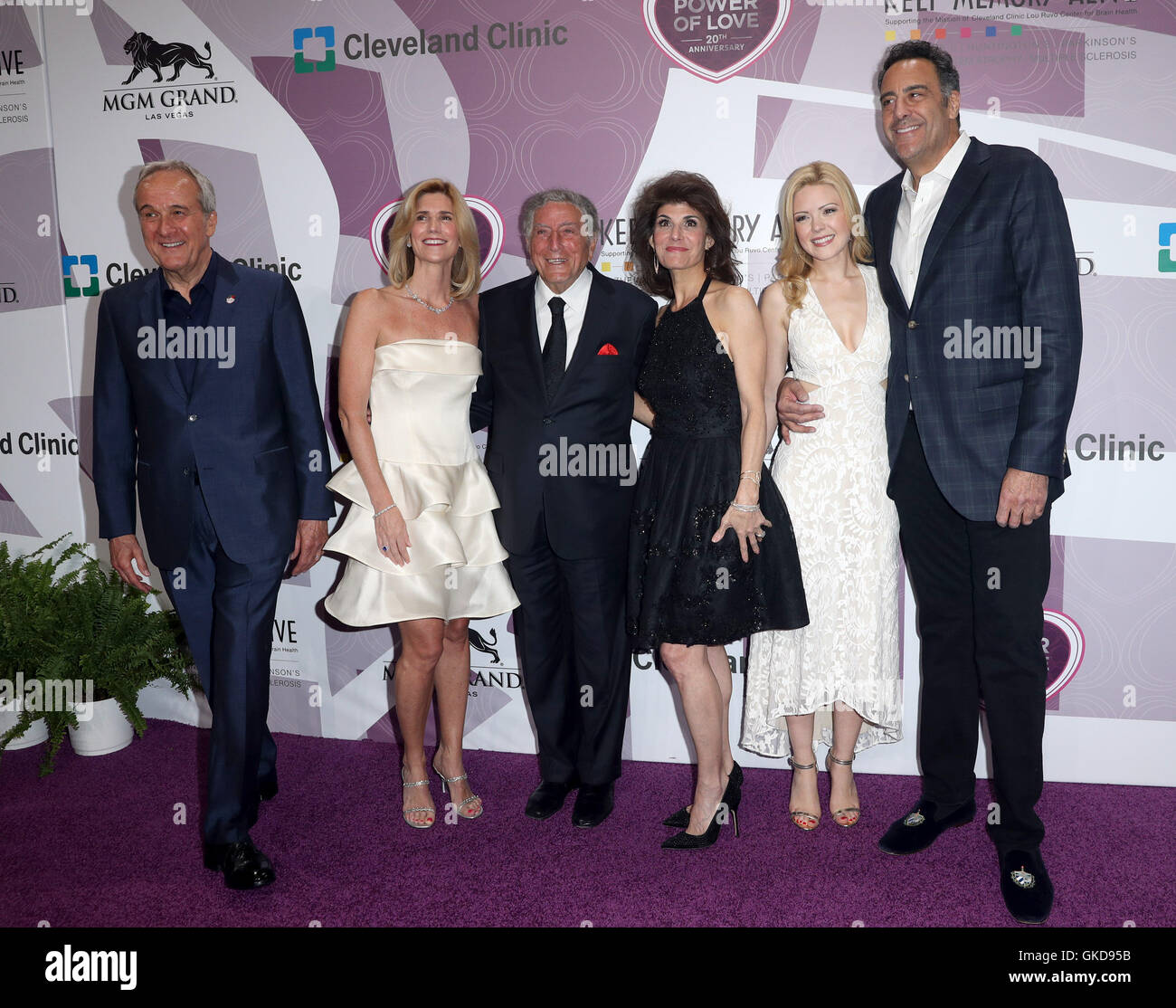 Brad garrett 2016 hi-res stock photography and images - Alamy