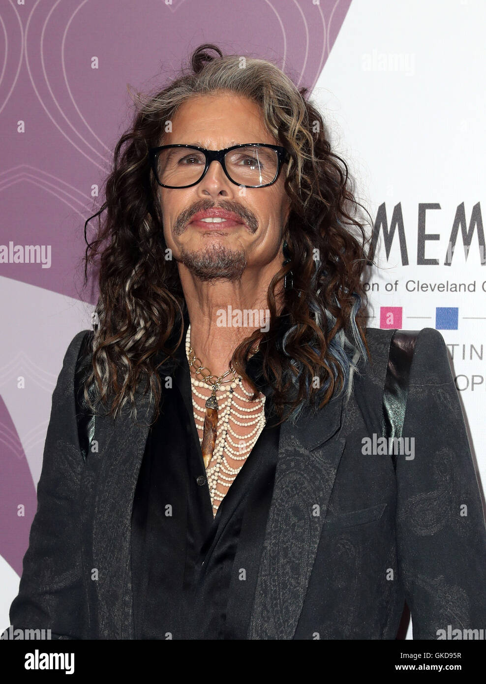 Keep Memory Alive Rolls Out The Red Carpet For 20th Annual Power Of ...