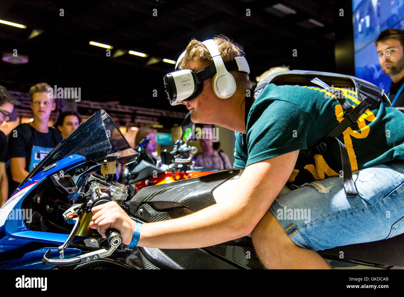 Tradeshow interactive hi-res stock photography and images - Alamy