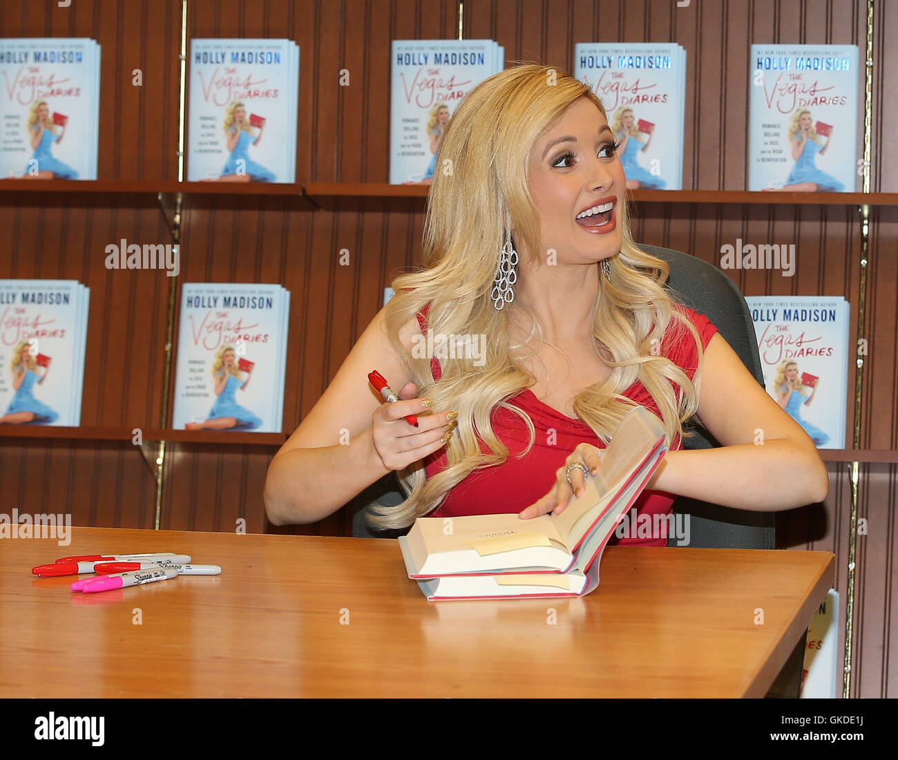Holly Madison Signs Her New Best Seller 'The Vegas Diaries' at The ...