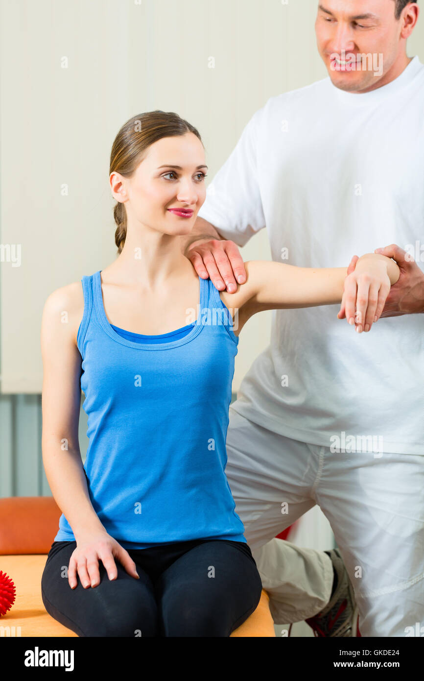 patient at the physiotherapy Stock Photo - Alamy