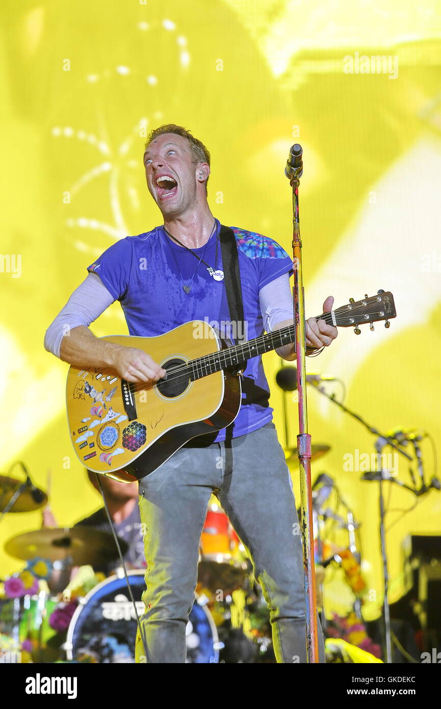Glastonbury festival coldplay hi-res stock photography and images - Alamy