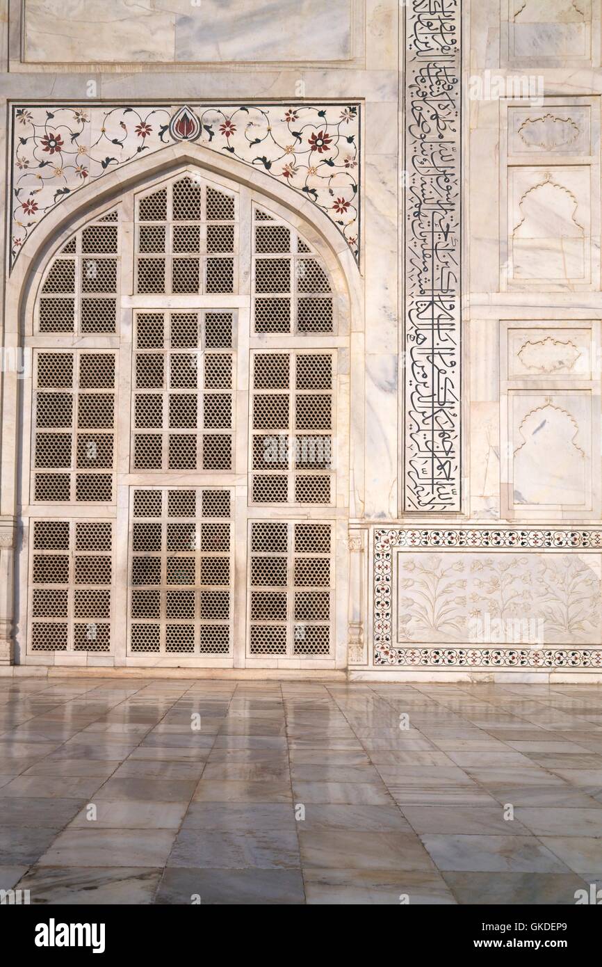 Detail of Taj Mahal mausoleum, inlaid gems on white marble, UNESCO ...