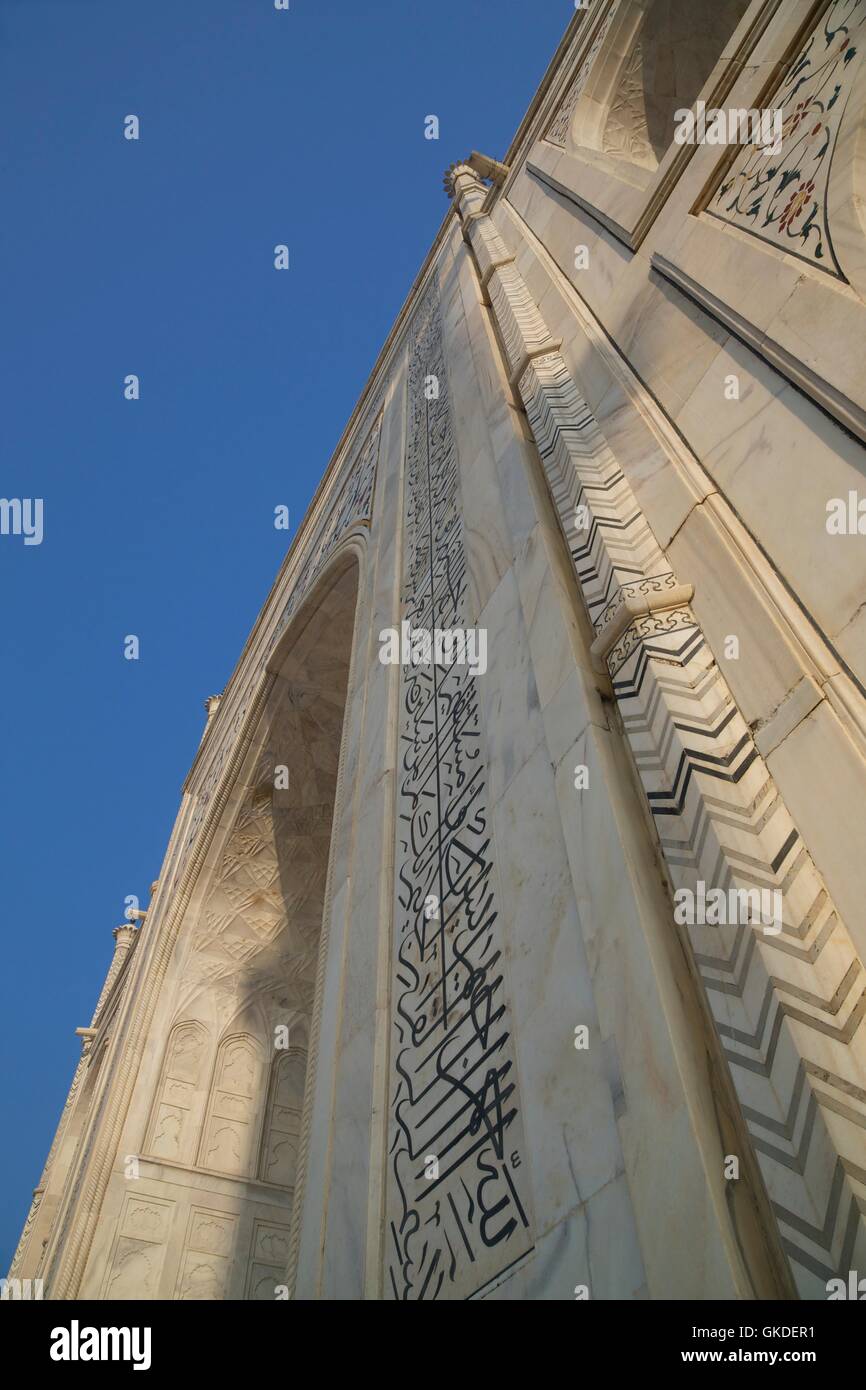 Detail of Taj Mahal mausoleum, calligraphy of teachings from the Koran ...
