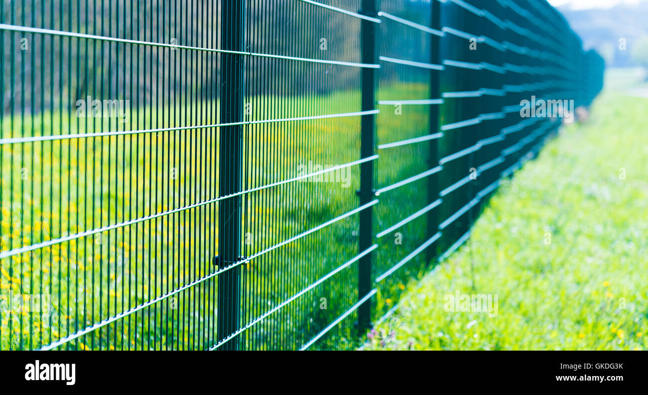 Metal fence texture hi-res stock photography and images - Alamy
