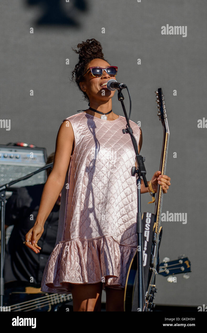 Lianne La Havas Singer High Resolution Stock Photography and Images - Alamy