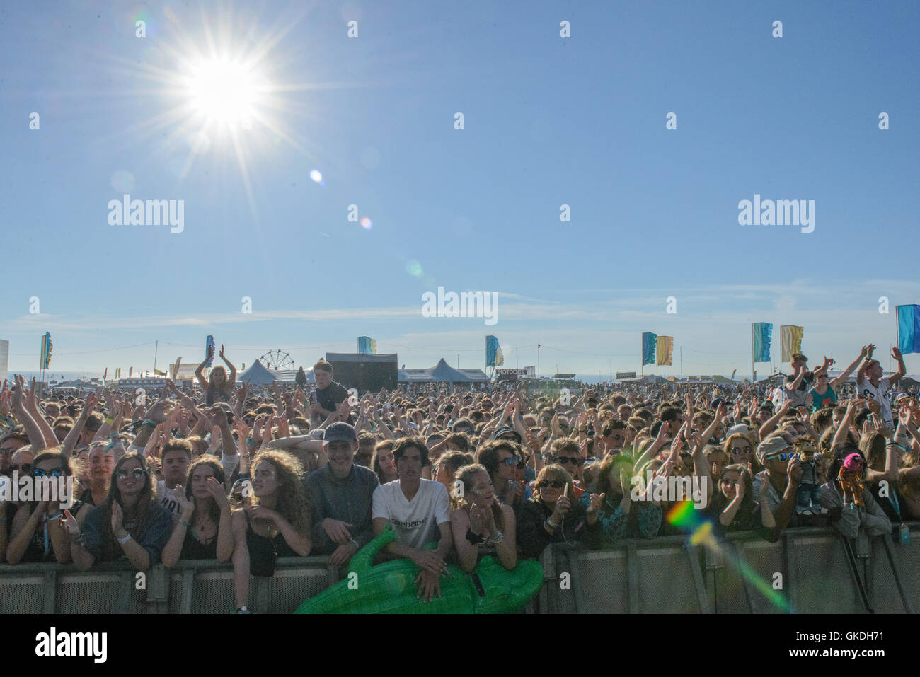 Boardmasters beach crowd hi-res stock photography and images - Alamy