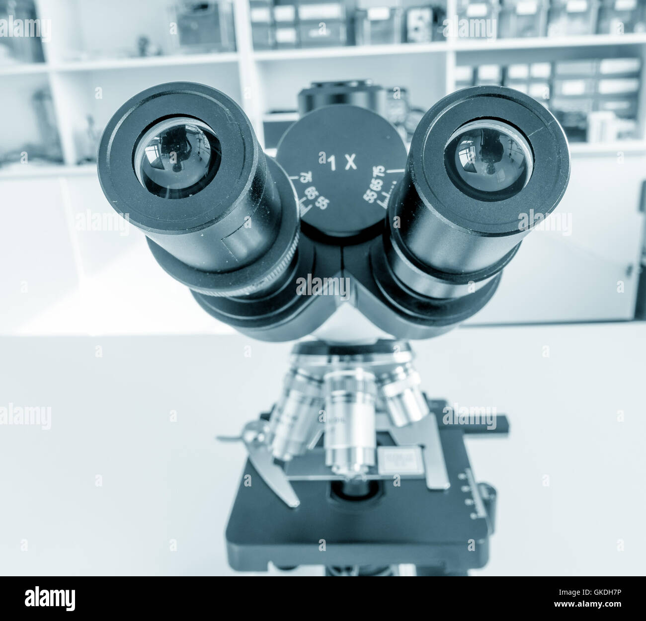 Microbiology lab white hi-res stock photography and images - Alamy