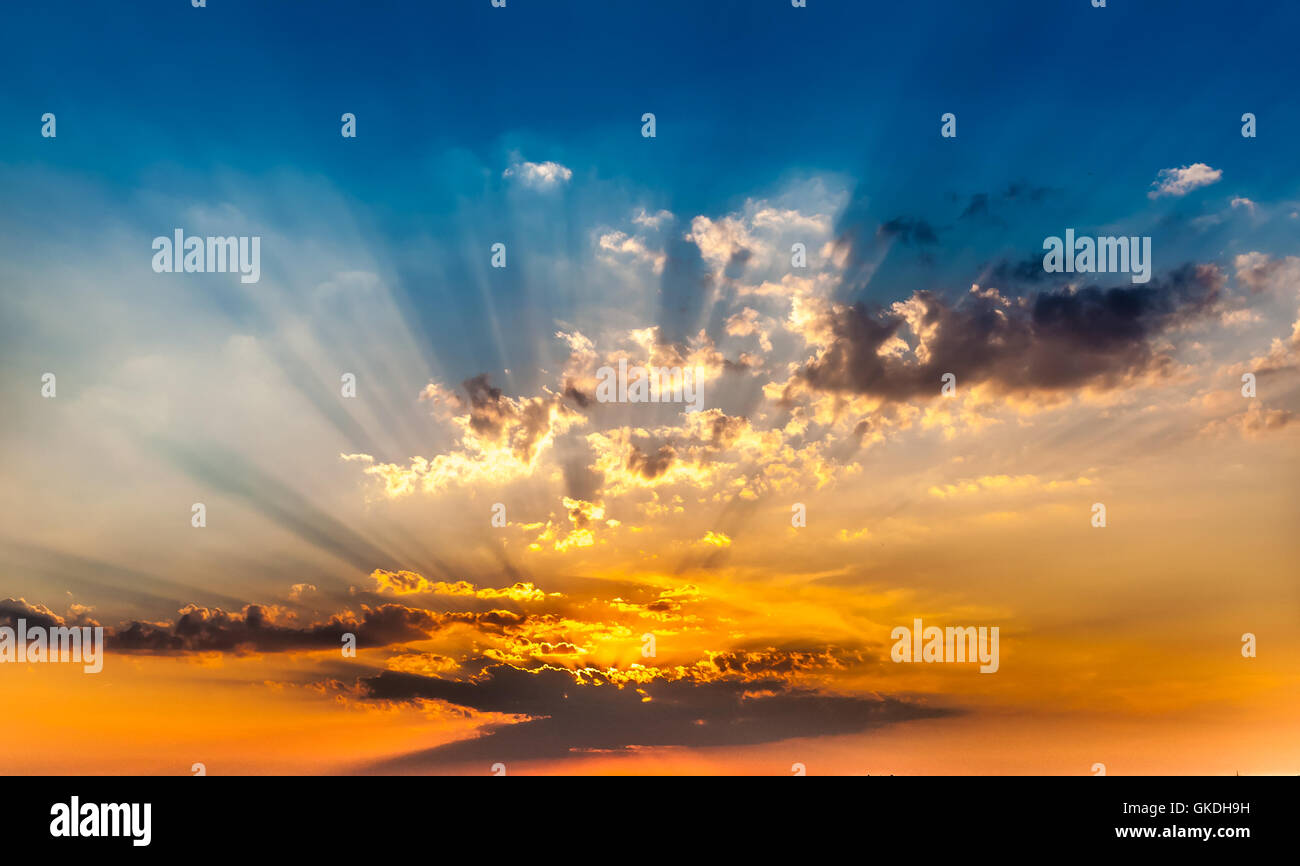 Sunset with sunbeams hi-res stock photography and images - Alamy