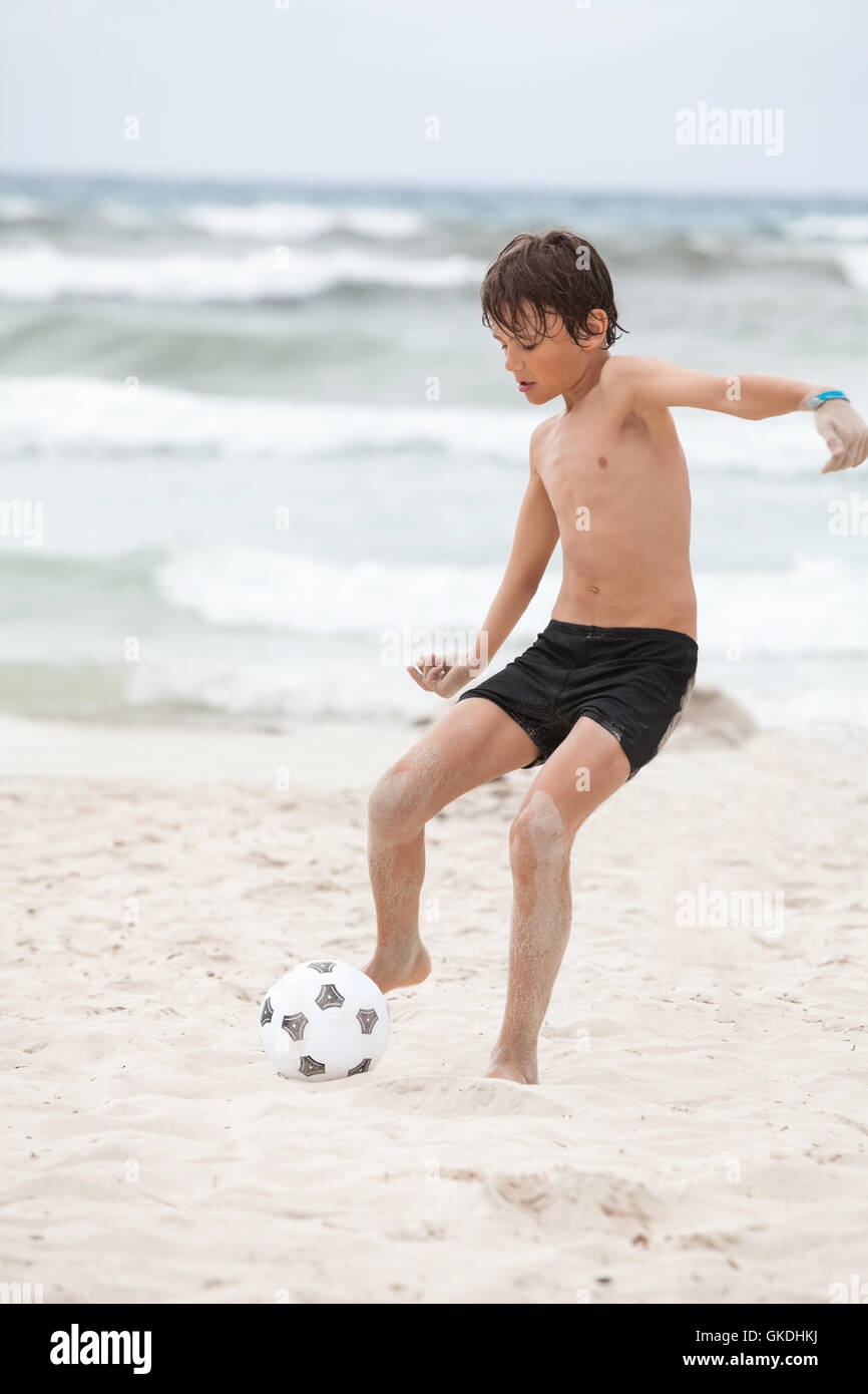 Kids playing beach soccer hi-res stock photography and images - Alamy