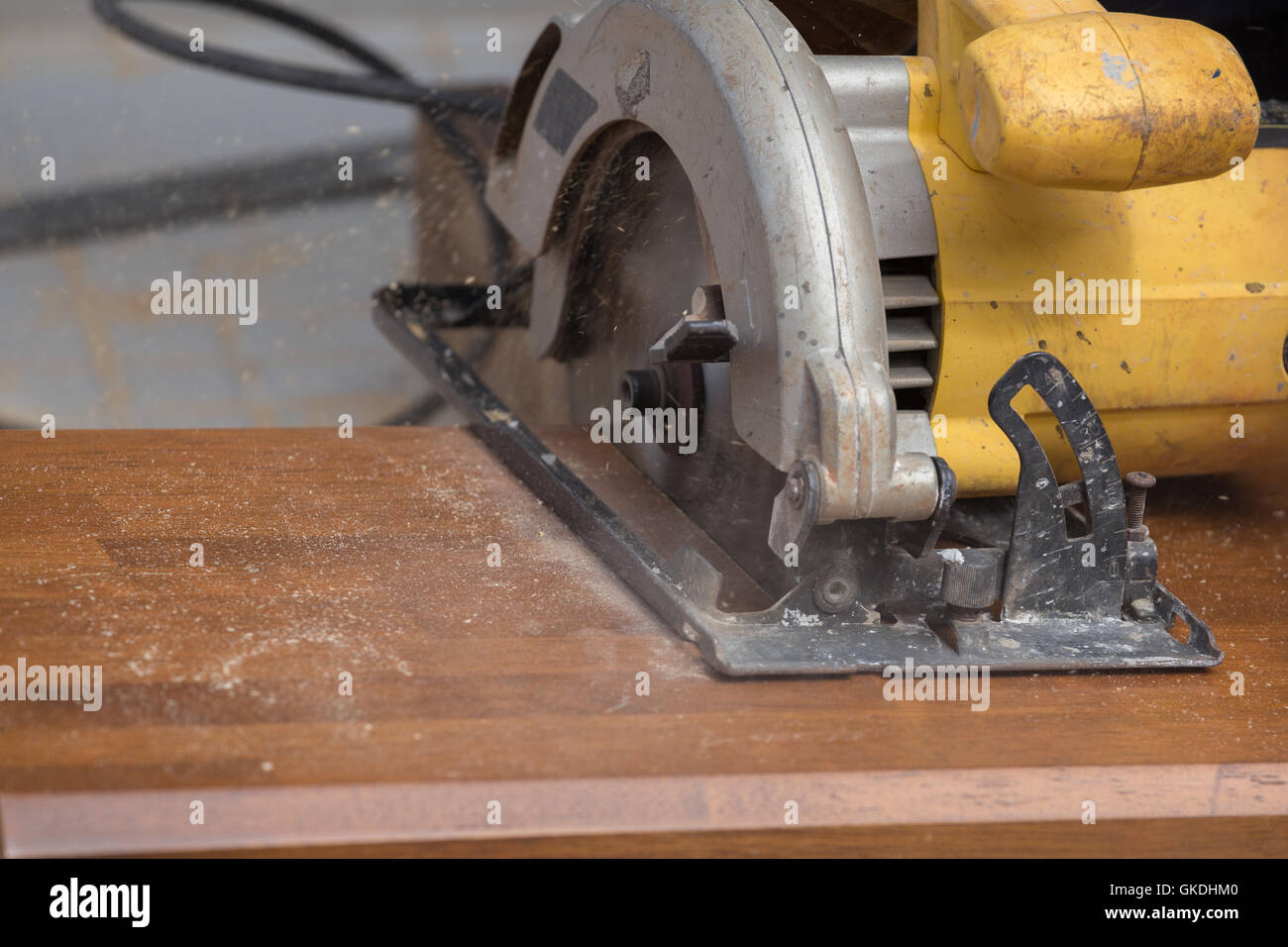 carpenter use electric saw to sawing wood board Stock Photo - Alamy