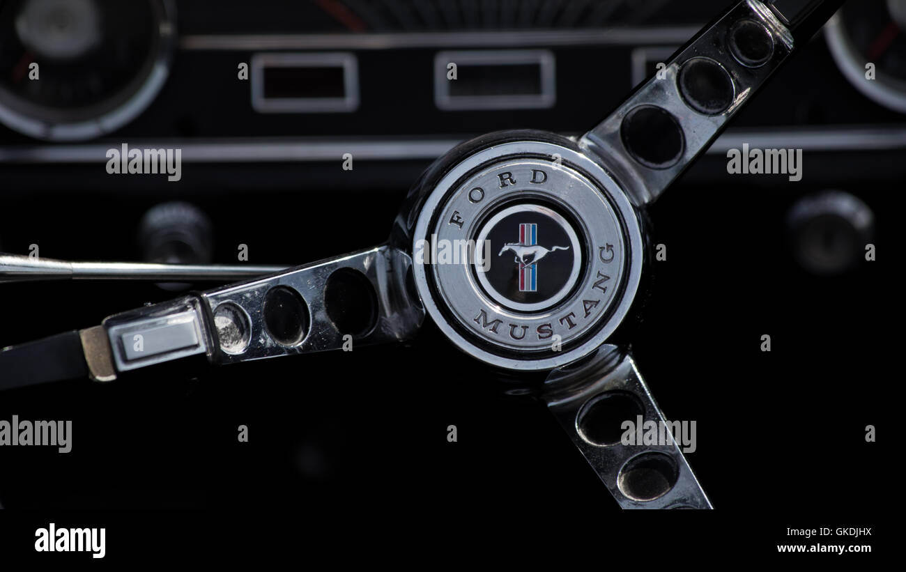 Ford Mustang 1965 Convertible interior steering wheel chrome and vinyl ...