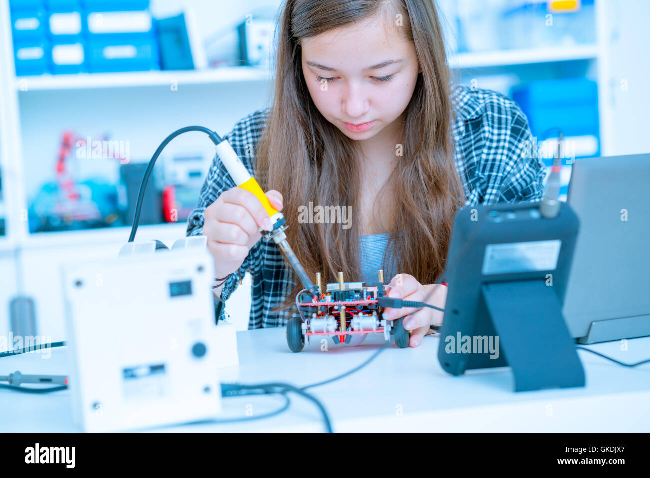 Electronic engineer woman hi-res stock photography and images - Alamy