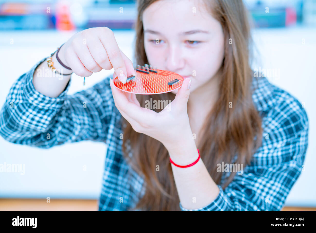 Electronic engineer woman hi-res stock photography and images - Alamy