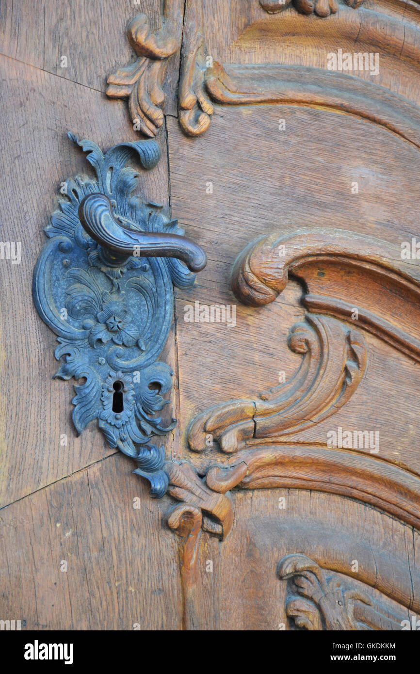 Old vintage door handle Stock Photo - Alamy