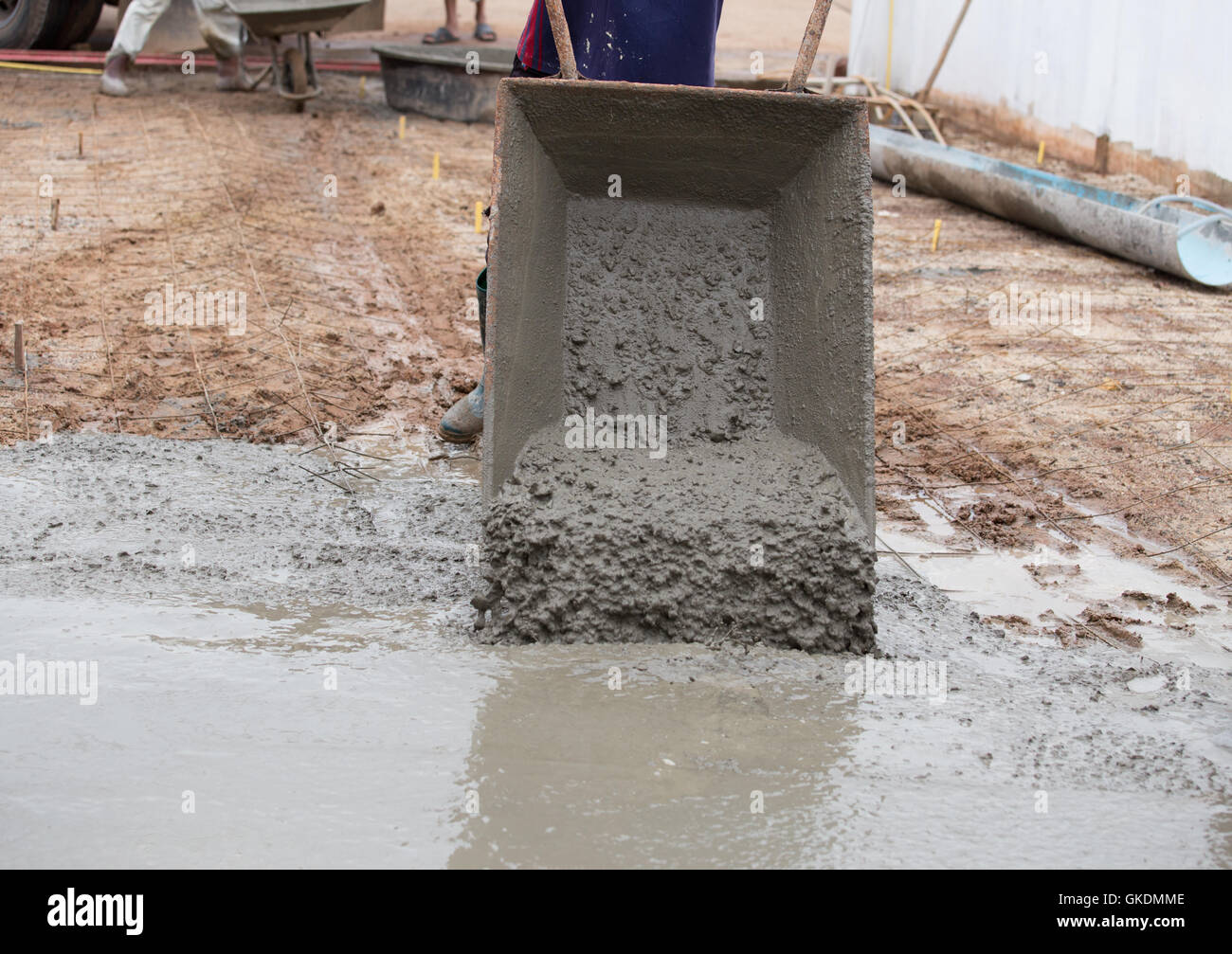 Pouring cement floor hi-res stock photography and images - Alamy