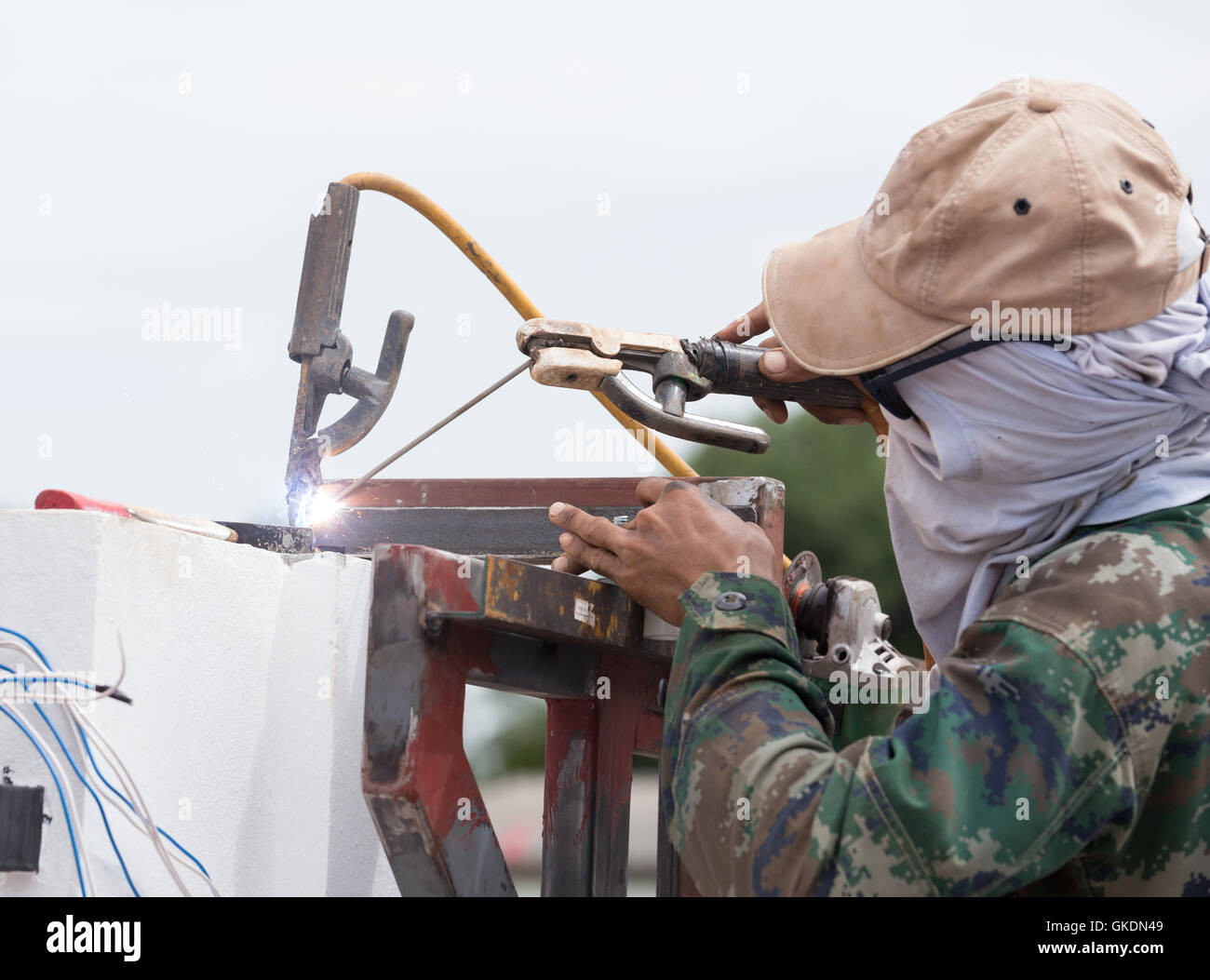 Welder working a welding metal. Not wearing glove Stock Photo - Alamy