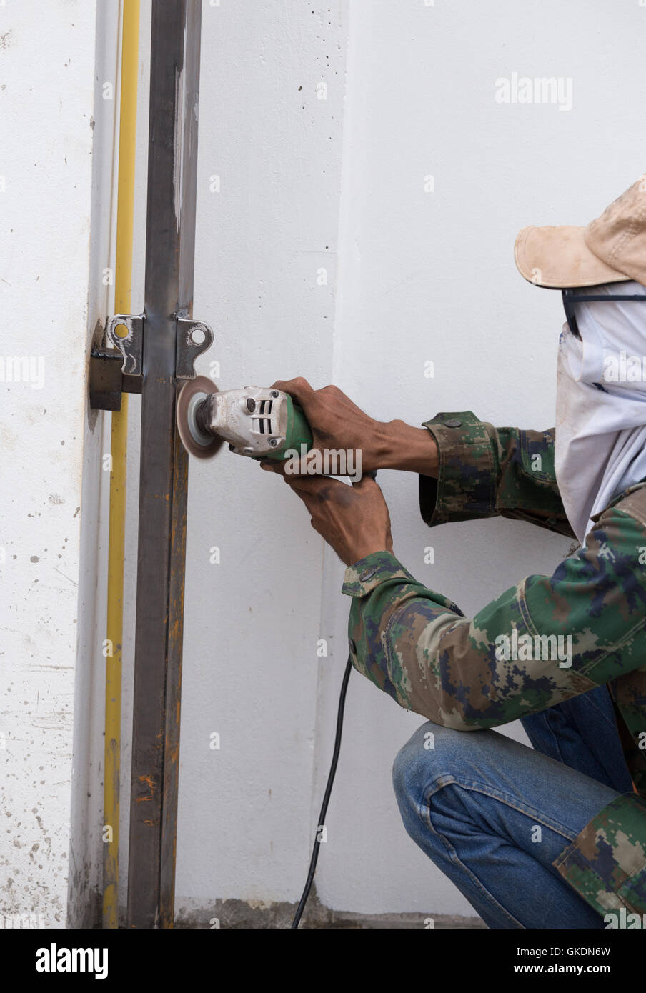 worker using an angle grinder to grinding metal Stock Photo - Alamy
