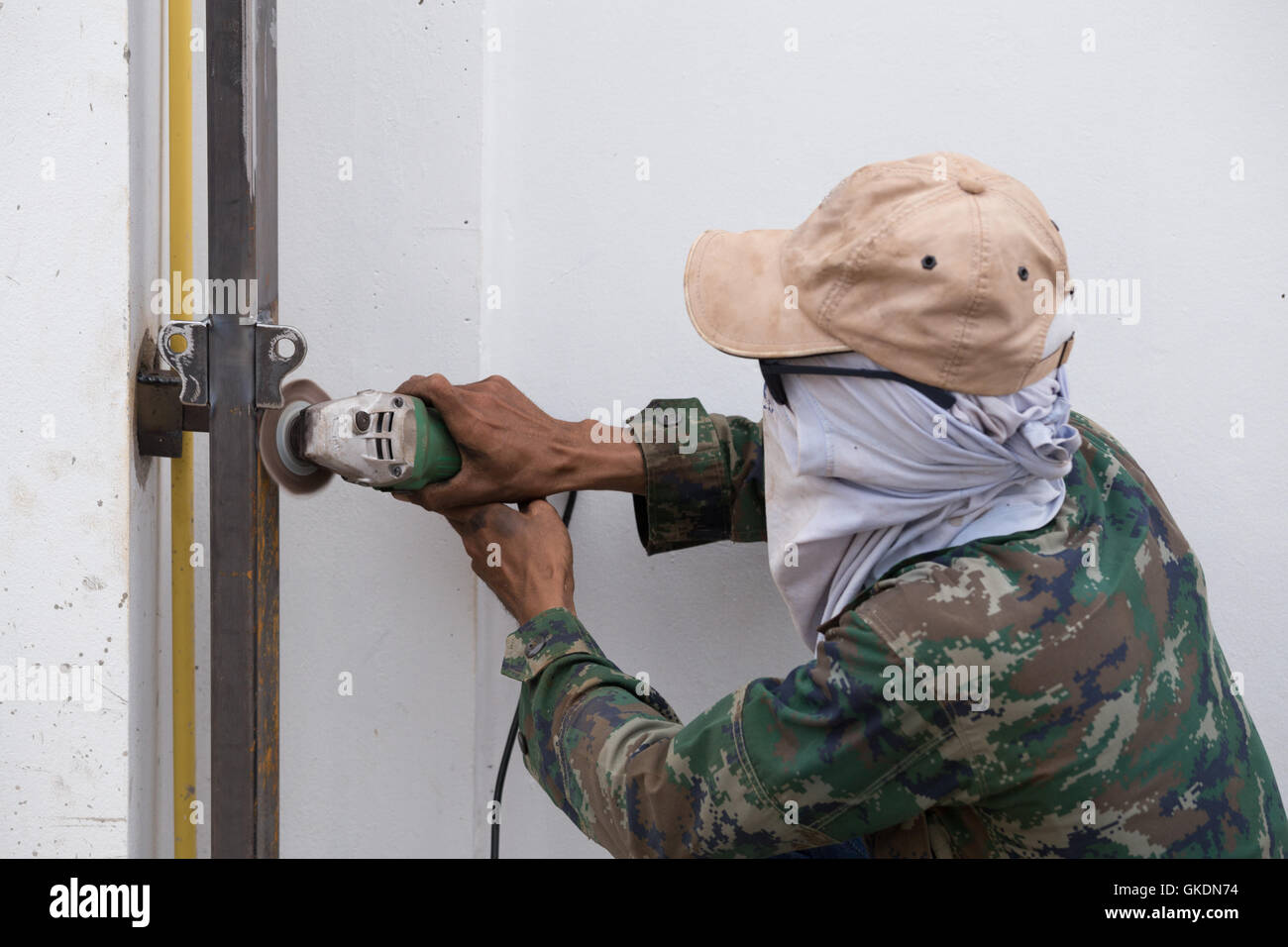 worker using an angle grinder to grinding metal Stock Photo - Alamy