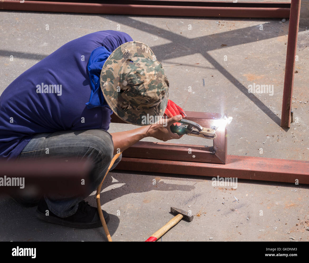 Welder wearing safety equipment welding hi-res stock photography and ...