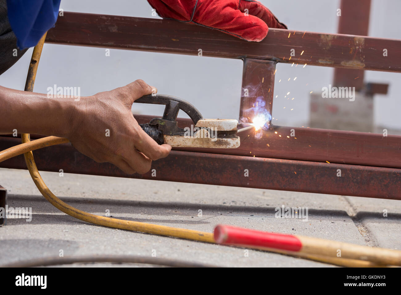 Welder working a welding metal. Not wearing glove Stock Photo - Alamy