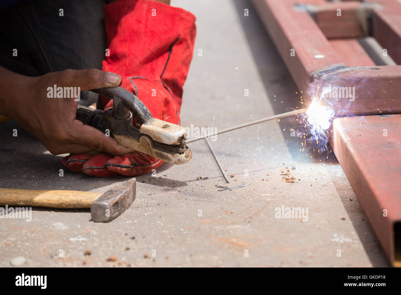 Welder working a welding metal. Not wearing glove Stock Photo - Alamy
