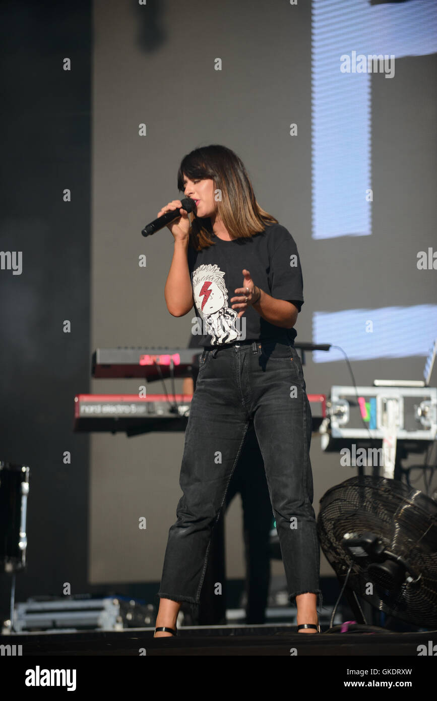 Louisa Rose Allen of Foxes performs at Boardmasters 2016 Stock Photo ...