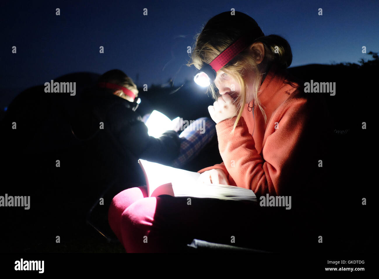 Girl reading under a lamp hi-res stock photography and images - Alamy