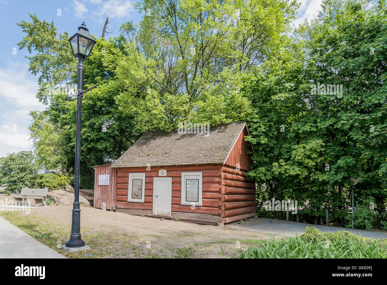 Original log cabin post office hi-res stock photography and images - Alamy