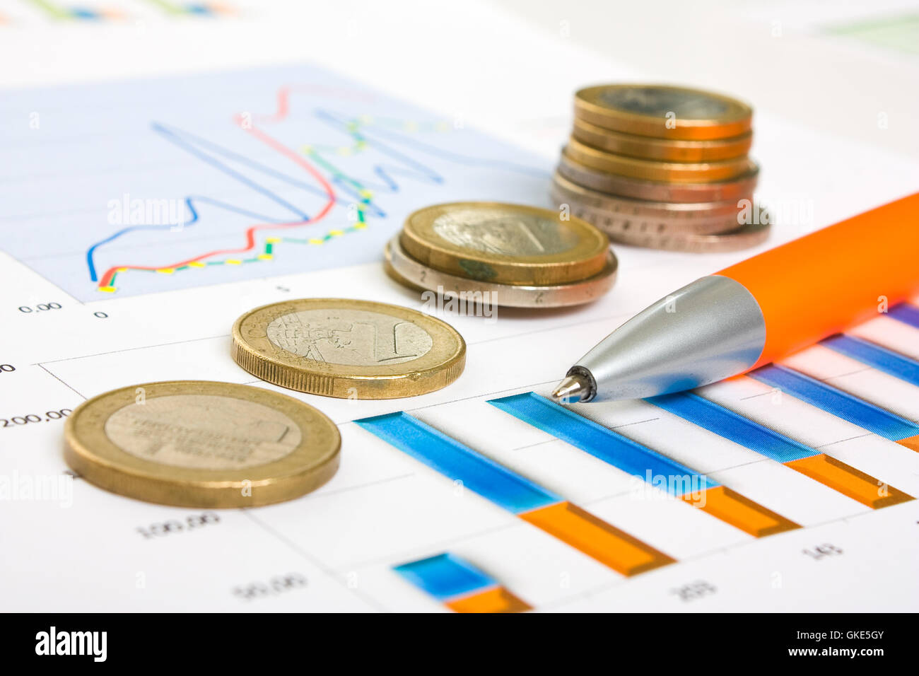 Coins charts financial diagrams hi-res stock photography and images - Alamy