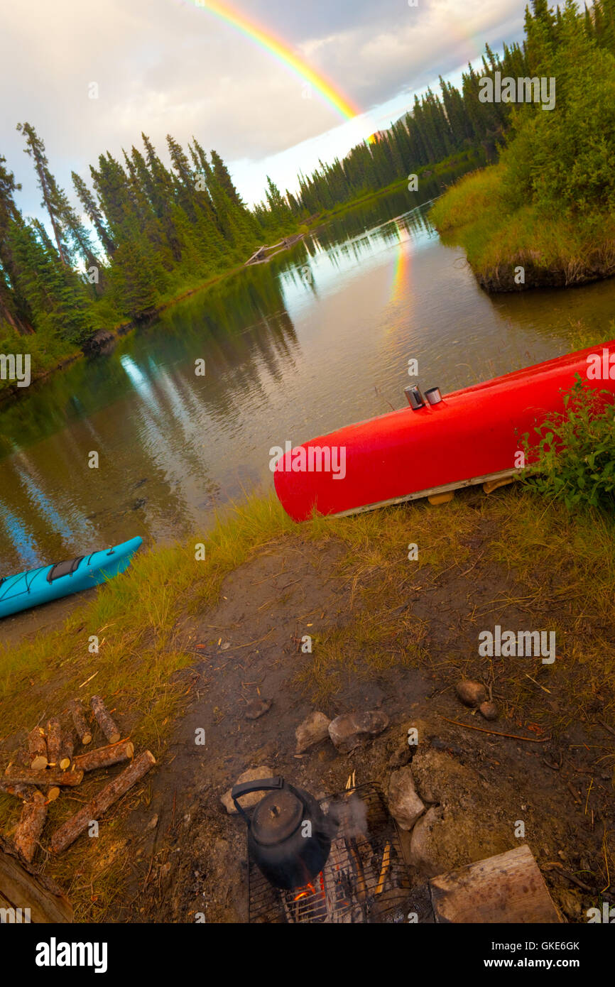 Red and gold canoe hi-res stock photography and images - Alamy