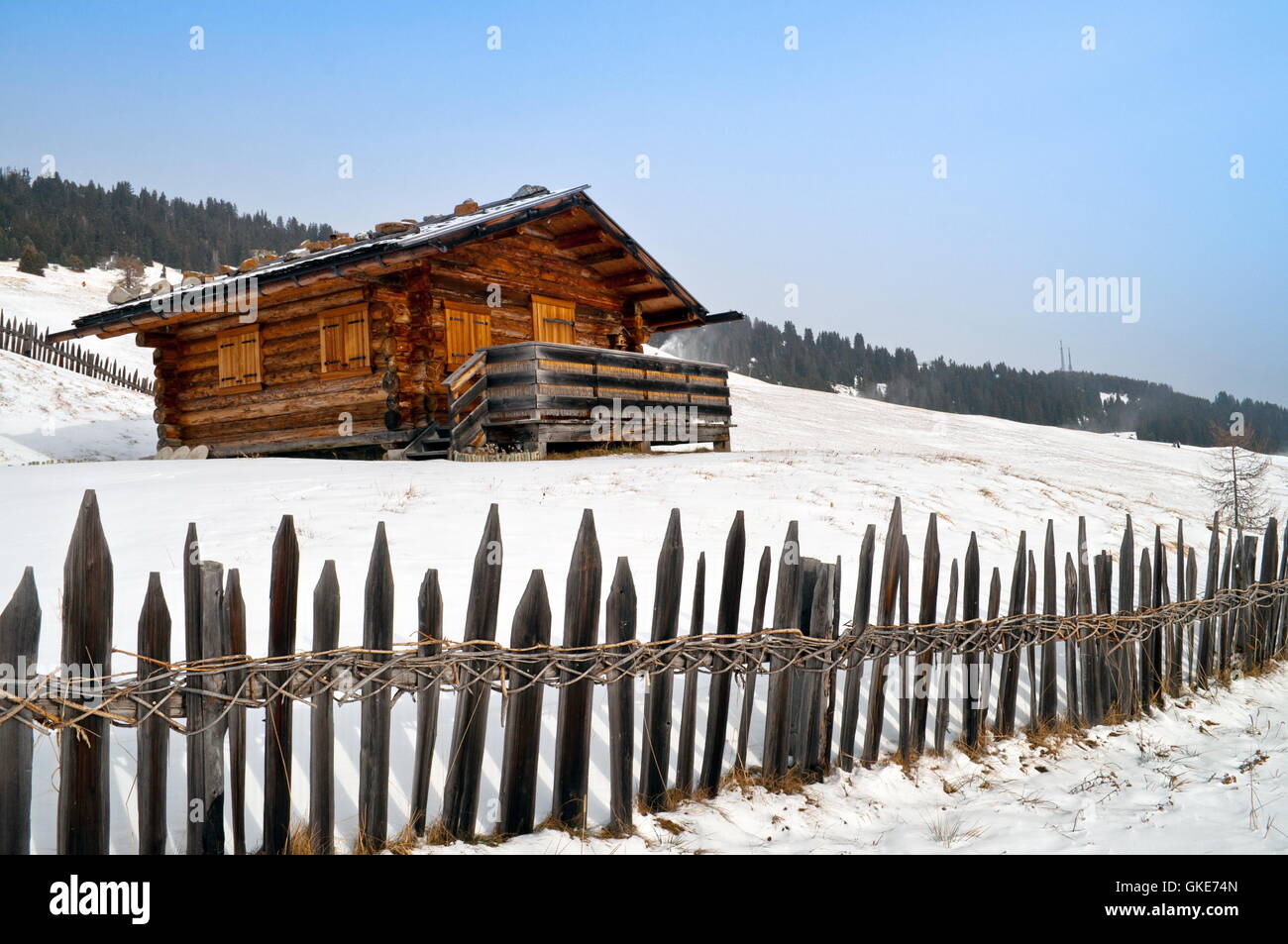 Old winter cottage fence hi-res stock photography and images - Alamy
