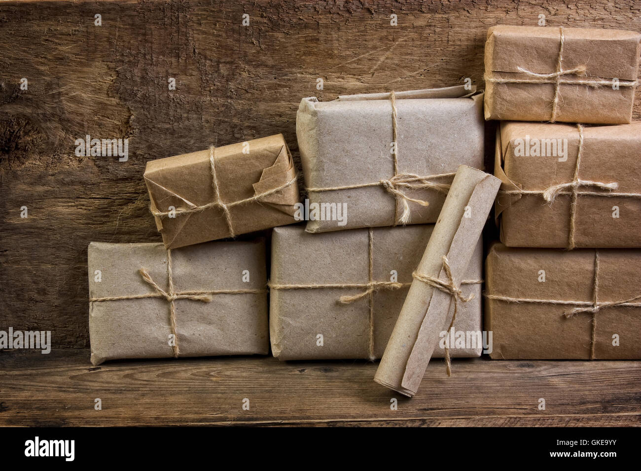 Vintage shipping boxes hi-res stock photography and images - Alamy
