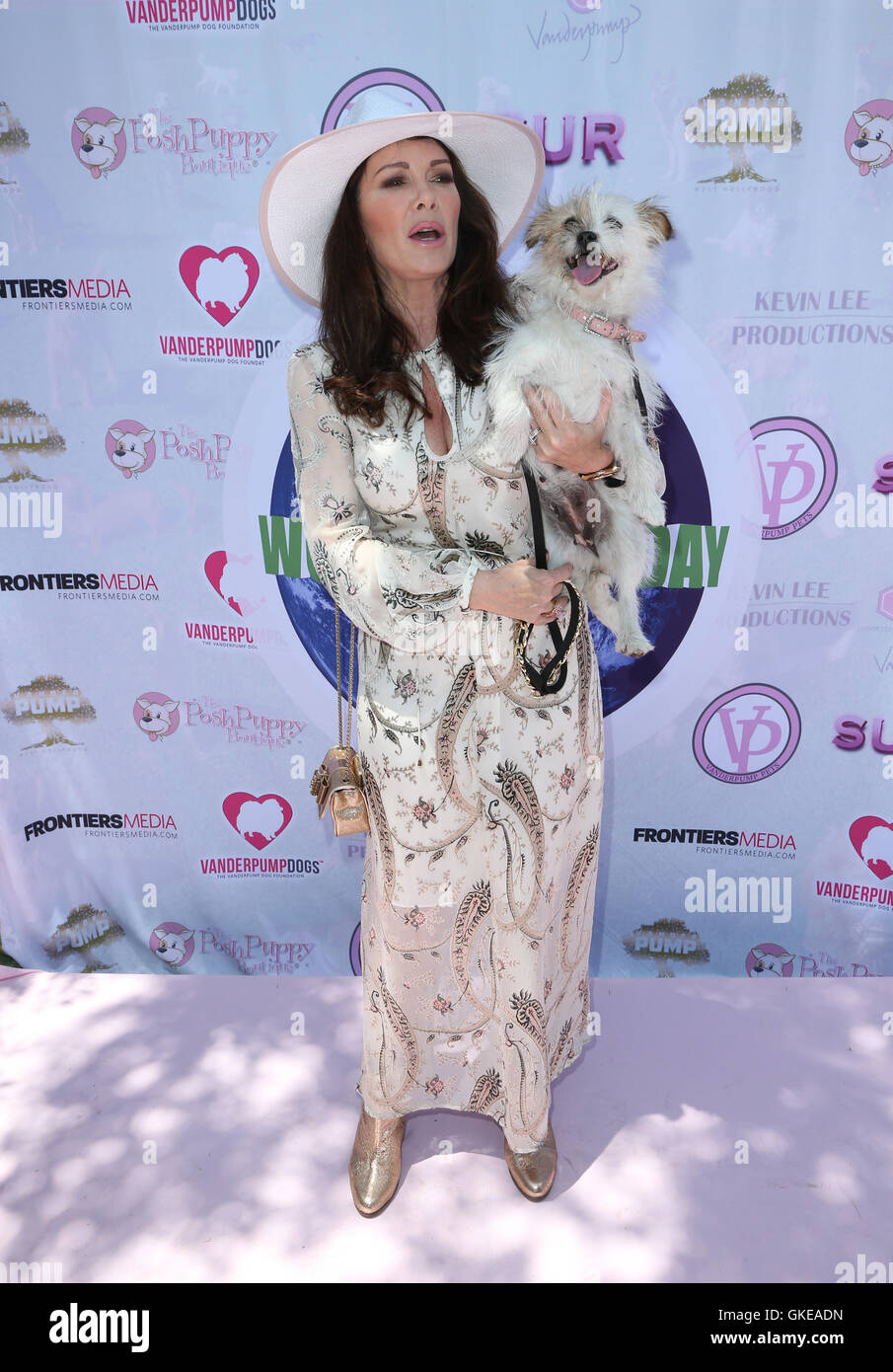 Lisa vanderpump dog 2016 hi-res stock photography and images - Alamy