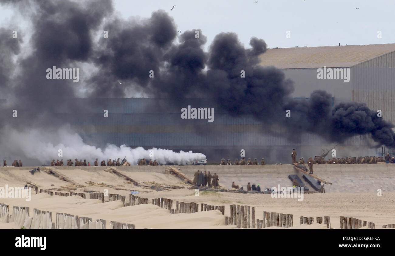 Christopher Nolan directs the war movie ''Dunkirk' in the exact spot ...
