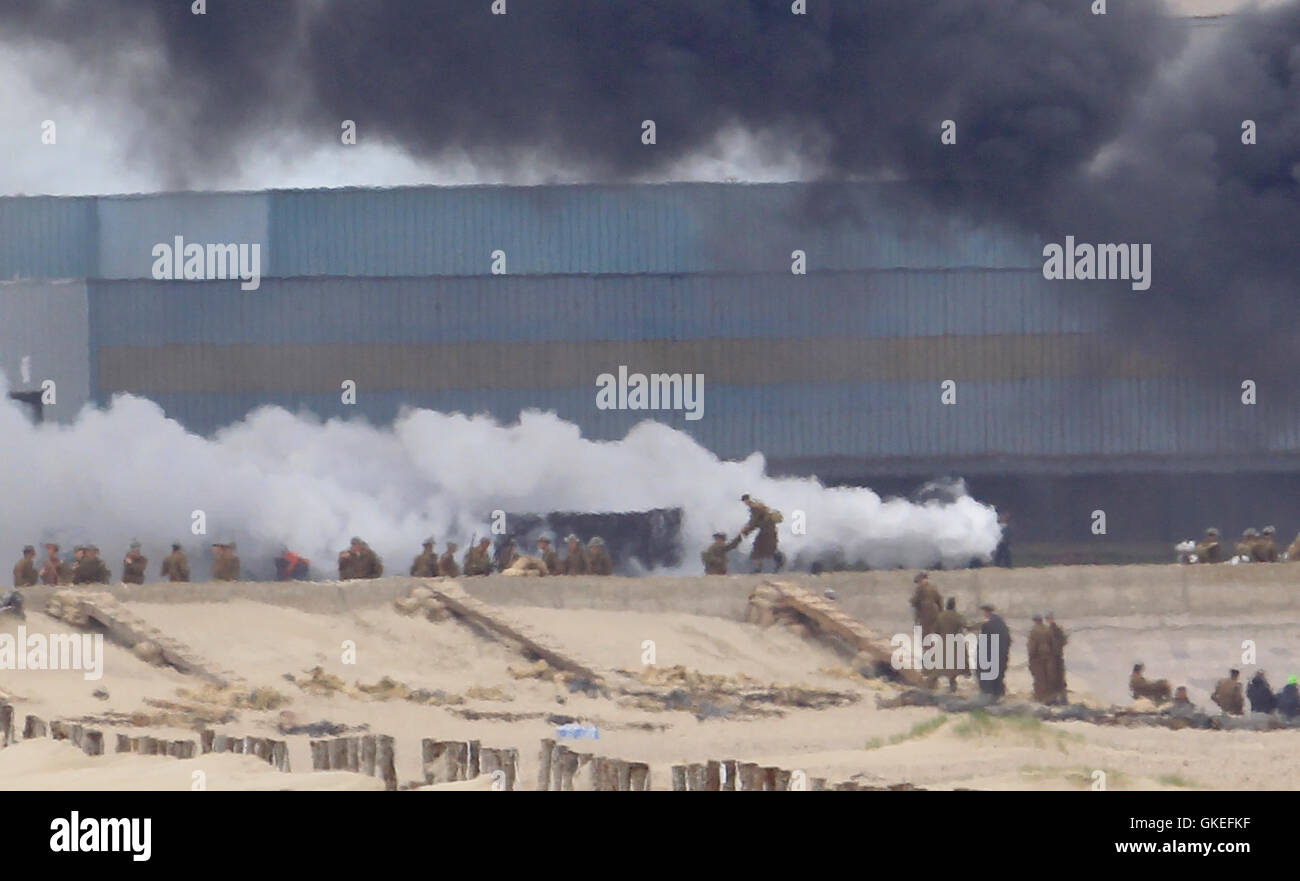 Christopher Nolan directs the war movie ''Dunkirk' in the exact spot ...