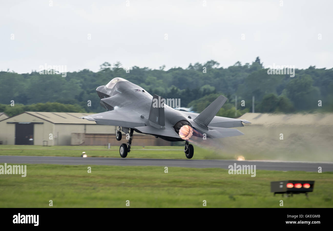 F 35 cockpit hi-res stock photography and images - Alamy