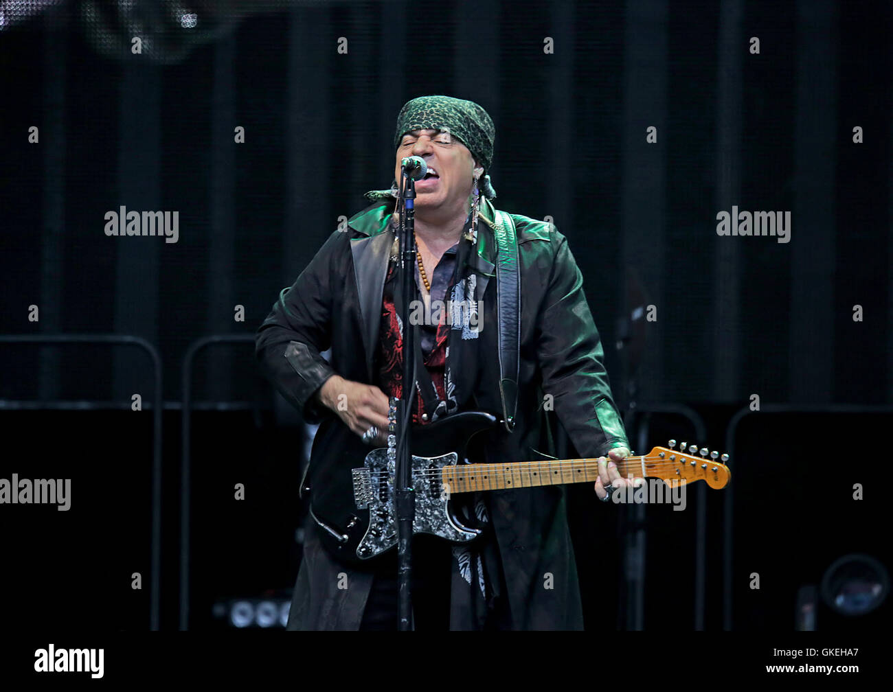 Bruce Springsteen and The E Street Band performing at Manchester Etihad ...