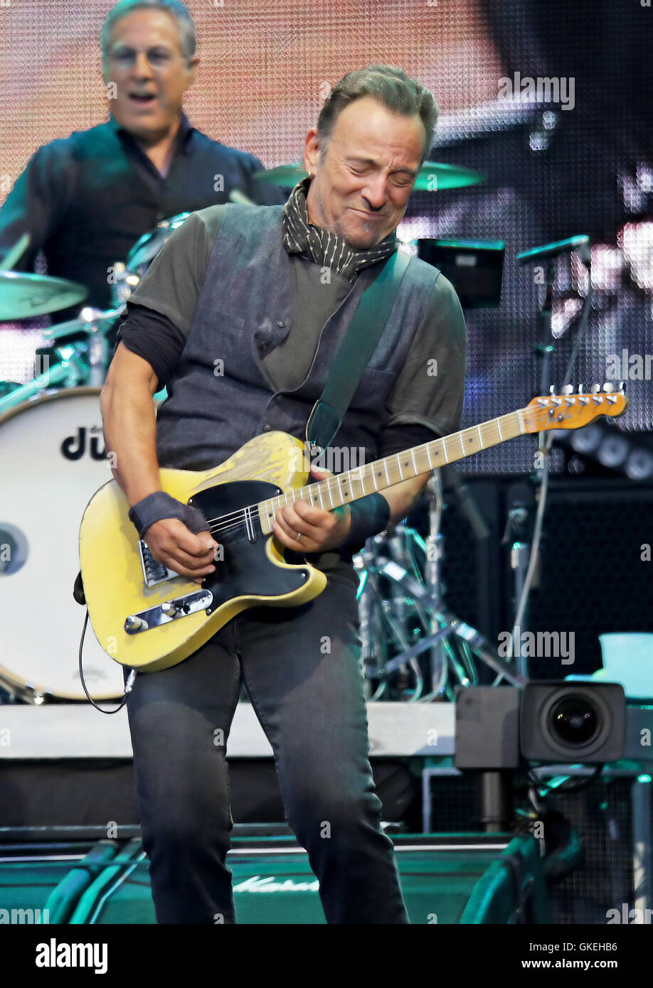 Bruce Springsteen and The E Street Band performing at Manchester Etihad ...