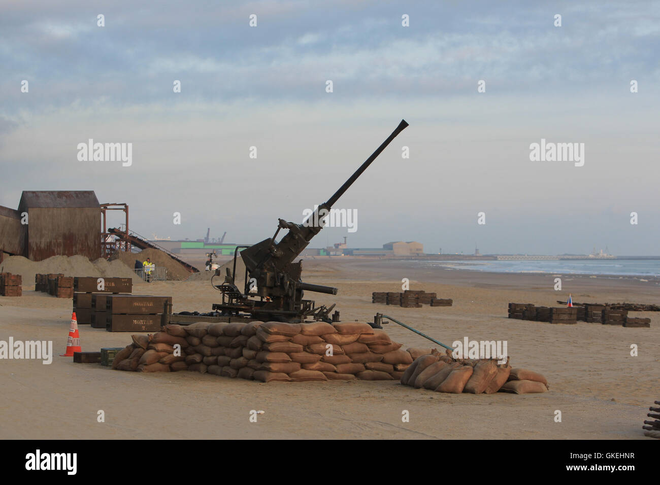 Christopher Nolan directs the war movie 'Dunkirk' on the beaches of ...