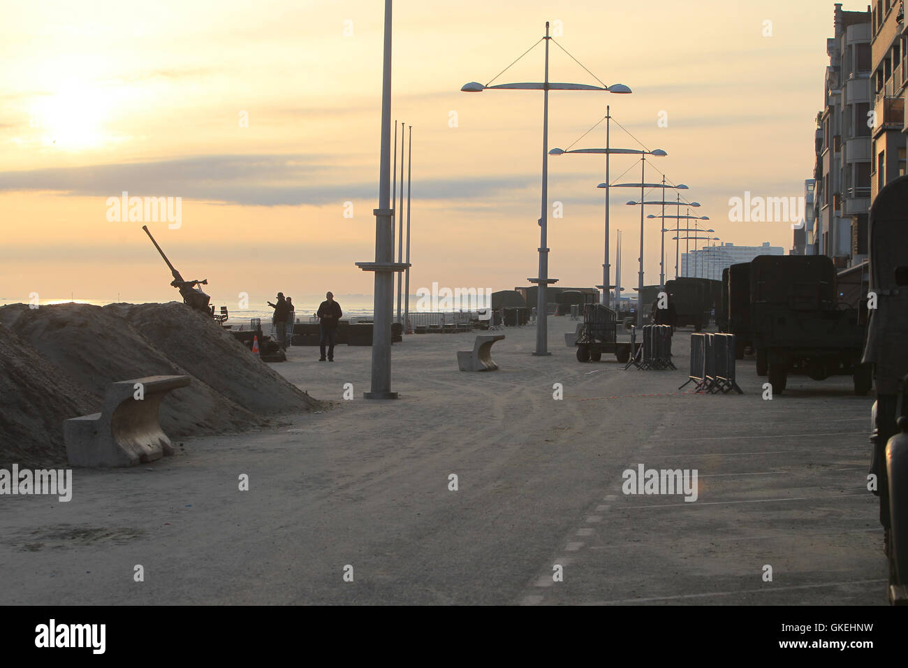 Christopher Nolan directs the war movie 'Dunkirk' on the beaches of ...