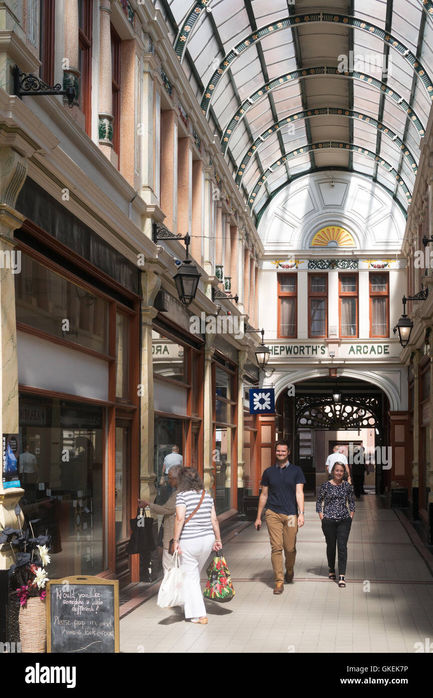 Hull arcade hi-res stock photography and images - Alamy