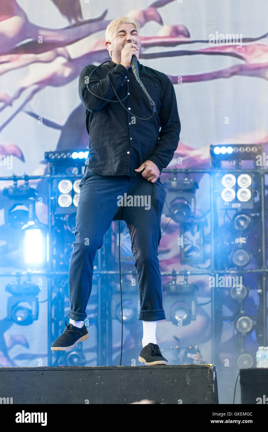 Lead singer of the band the deftones hi-res stock photography and ...