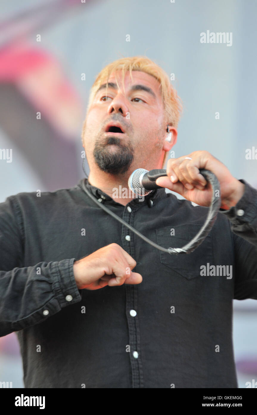 Lead singer of the band the deftones hi-res stock photography and ...