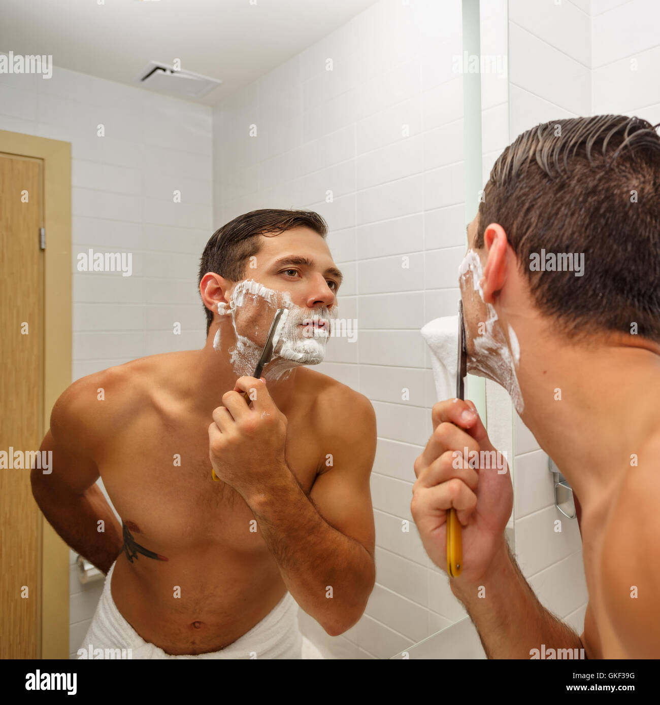 Man shaving hi-res stock photography and images - Alamy