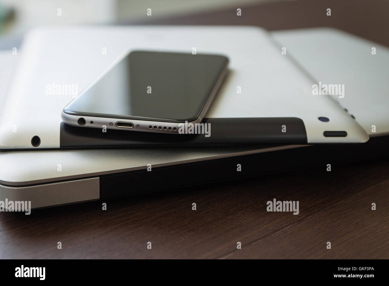 Phone laptop ipad hi-res stock photography and images - Alamy