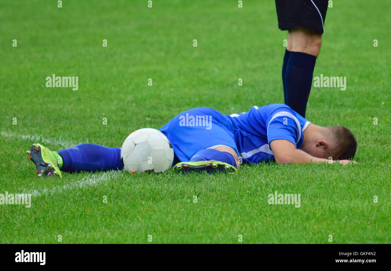 Injured soccer player hi-res stock photography and images - Alamy