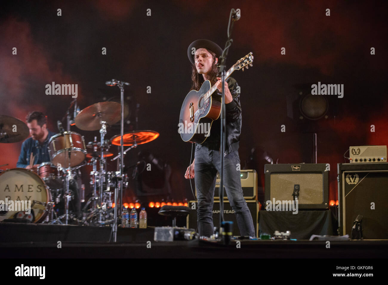 James bay singer 2016 hi-res stock photography and images - Alamy